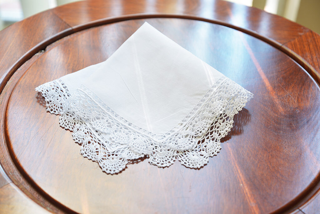 Monogrammable – Lace Handkerchiefs