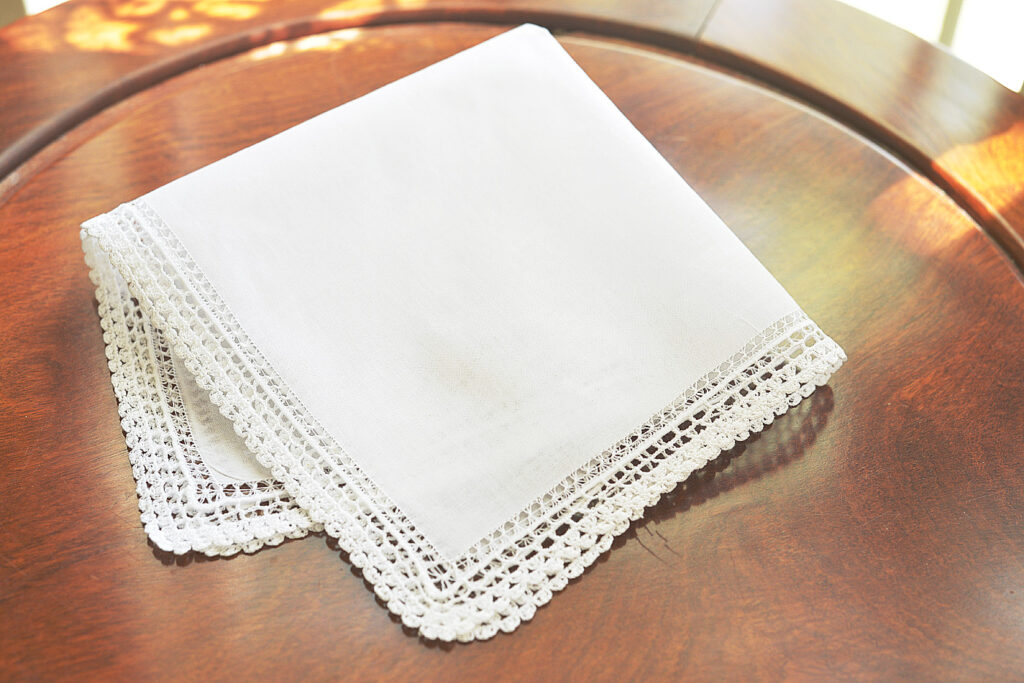 Monogrammable – Lace Handkerchiefs