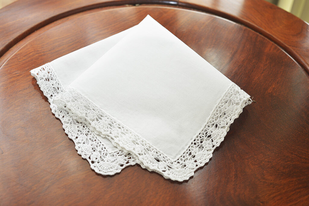 Monogrammable – Lace Handkerchiefs