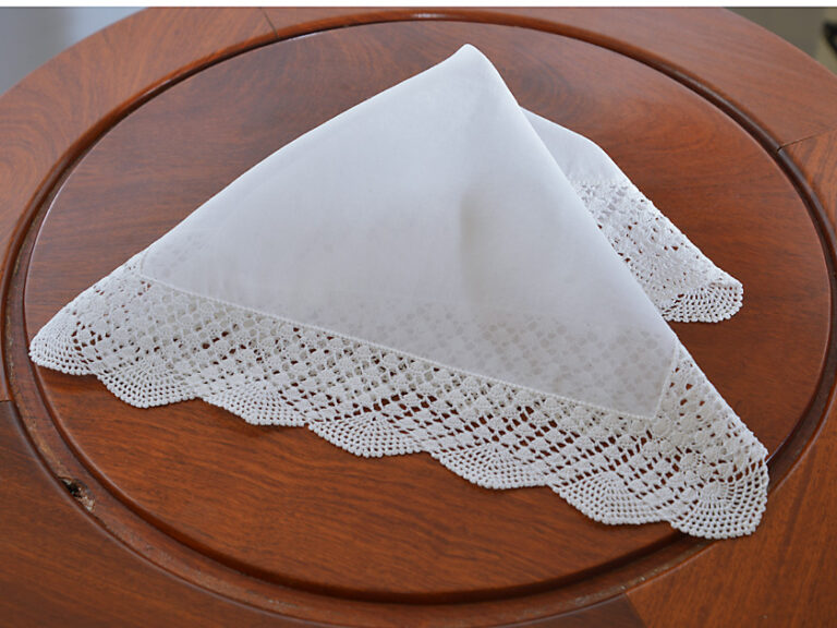 Monogrammable – Lace Handkerchiefs